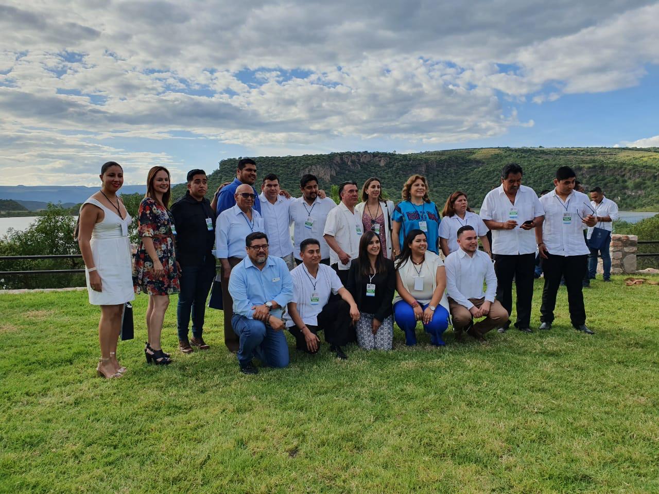 AQUISMÓN ENTREGA PIEZA DE VESTIMENTA DE LA MUJER TENEK AL MUSEO ...