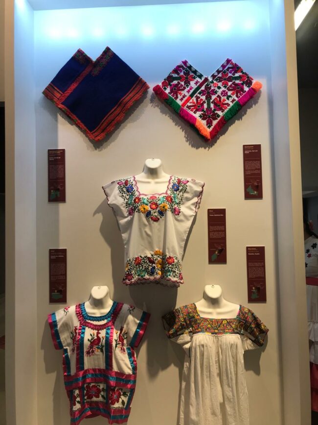 AQUISMÓN ENTREGA PIEZA DE VESTIMENTA DE LA MUJER TENEK AL MUSEO ...