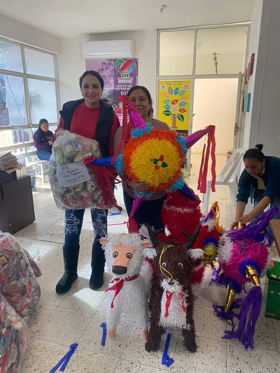 DIF municipal apoyó a instituciones educativas y comunidades con dulces ...